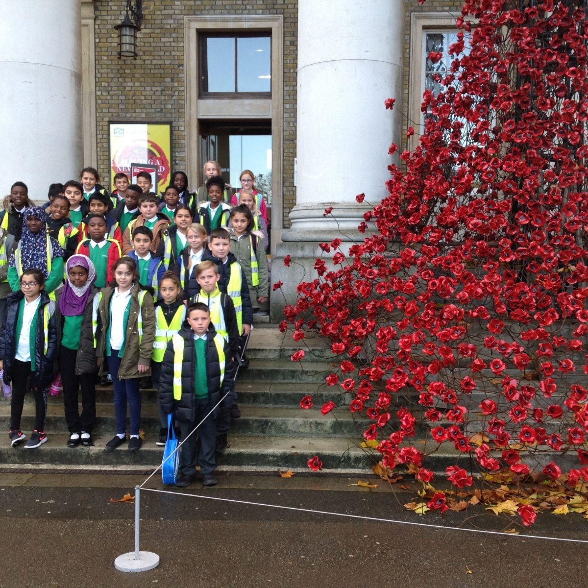 Carterhatch Junior School - Yr6 visit the Imperial War Museum